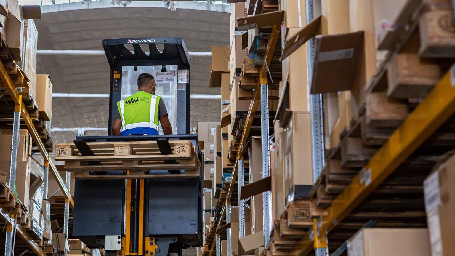 Dry warehouse: 10 reasons to choose it - MWM Italy